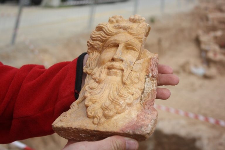 “Bacus, les màscares del déu” al Museu de Badalona | Aracne fila i fila