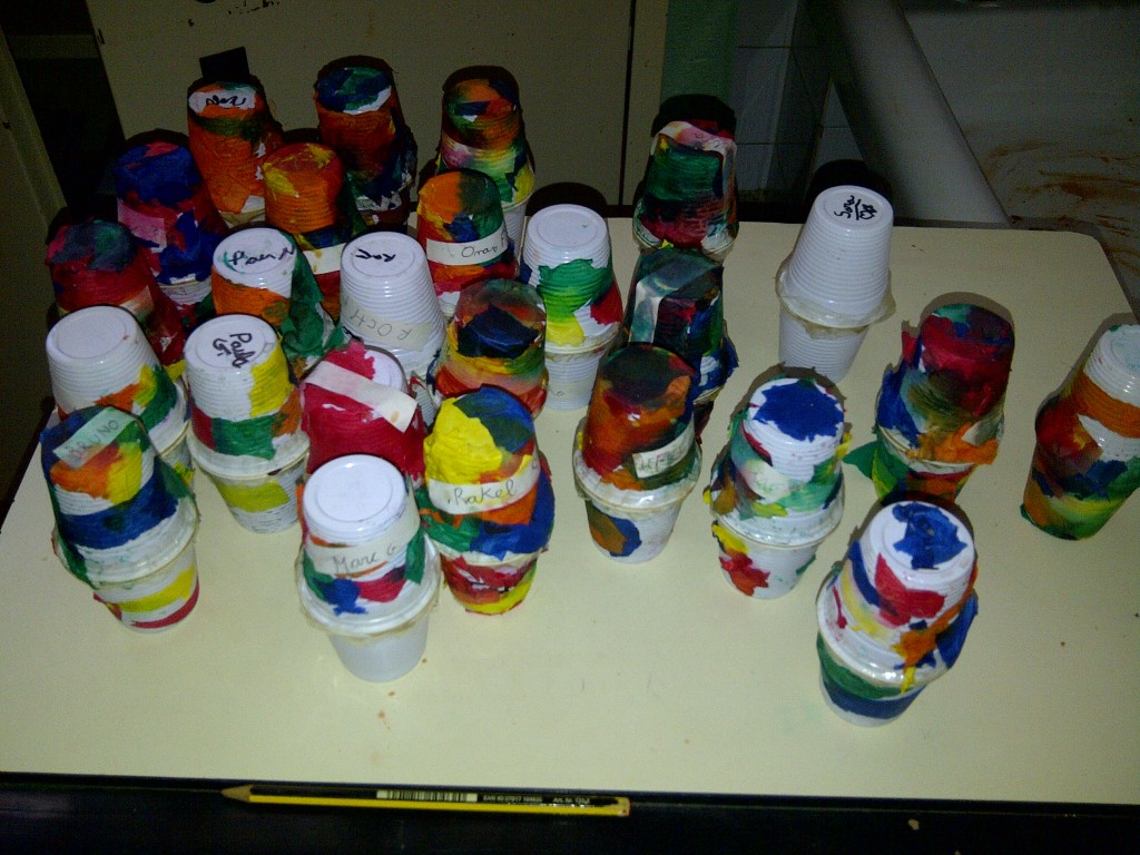 Construcció de maraques. | Aula de música Àngel Guimerà de Pallejà