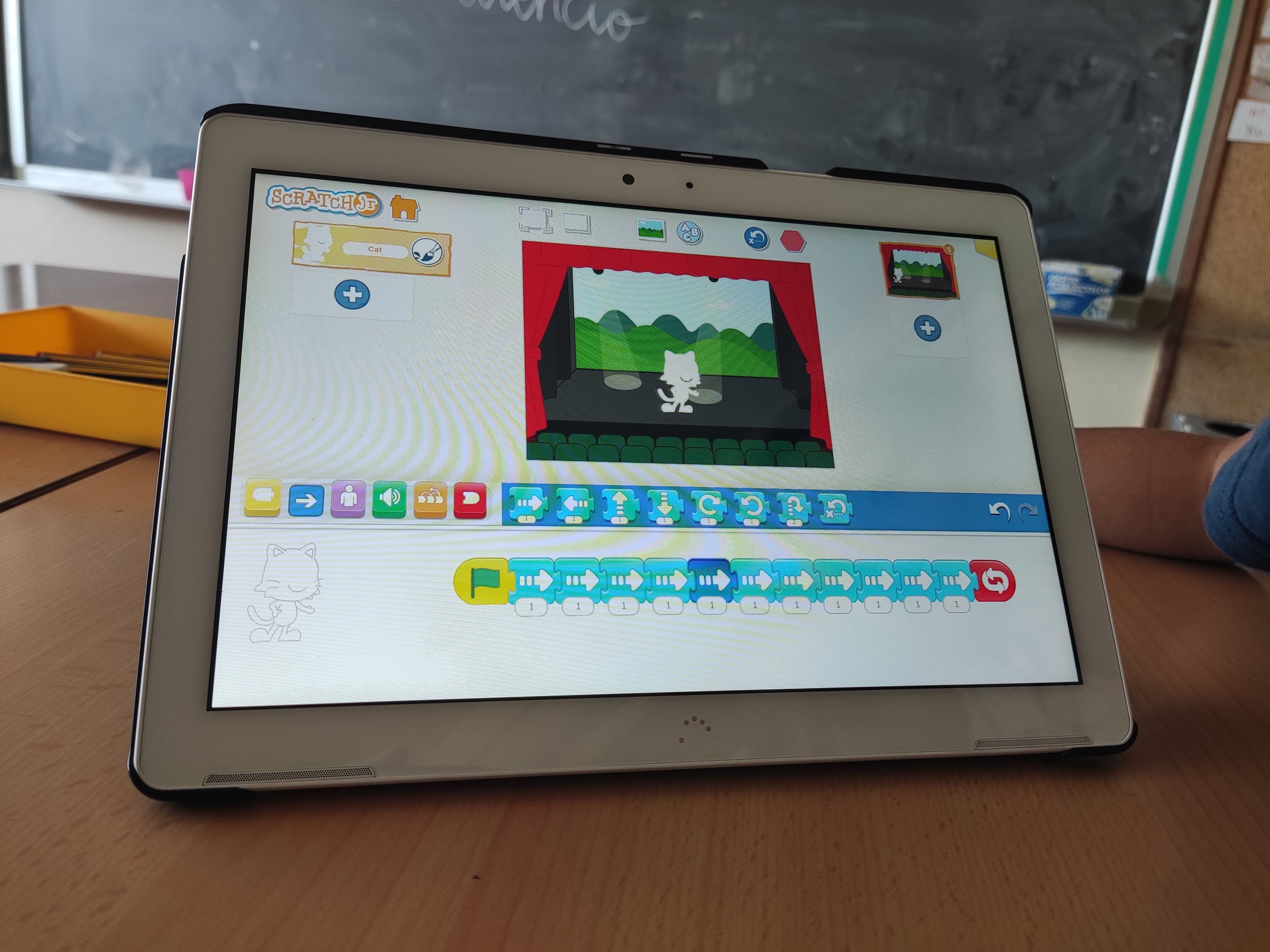 Scratch Jr in 2nd grade – Code week 2022 – EnglishZone